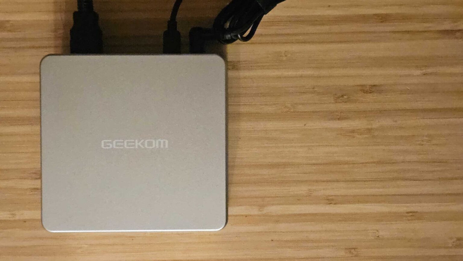 GEEKOM NUC AE8 レビュー：Ryzen9 8945HS搭載のミニPC、小型でもゲームなどの重い動作も可能！ – OREFOLDER